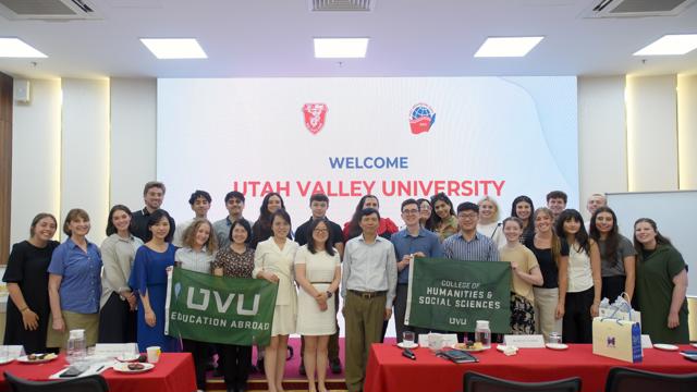 HVNG đón tiếp đoàn sinh viên Đại học Utah Valley (Hoa Kỳ) và tổ chức chuyên đề về chính sách đối ...