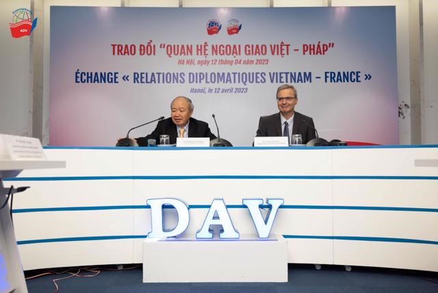 The Inauguration Ceremony of the French language Library and the Round table on "Vietnam ...